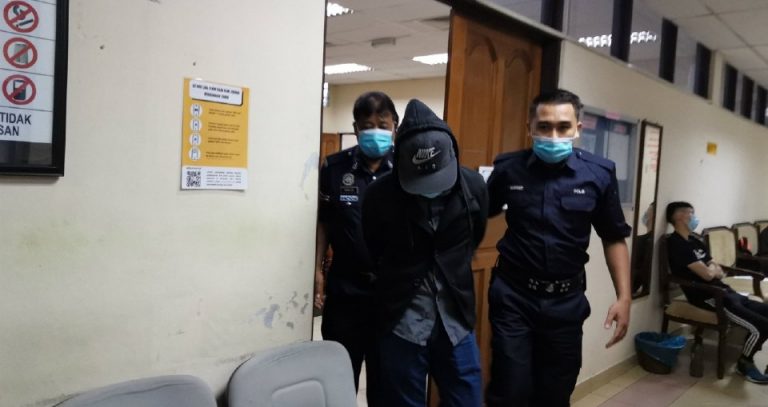 Bekas penjawat awam dituduh terima suapan - UTUSAN SARAWAK