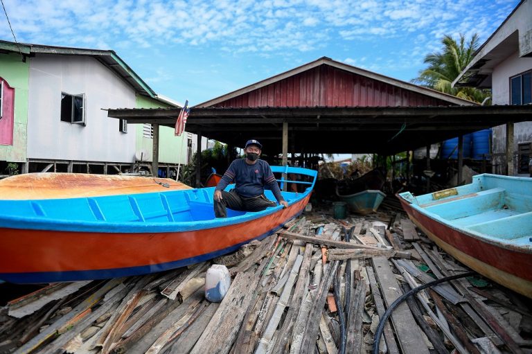 Bot Fiber Haji Kip di Pulau Bruit laris - UTUSAN SARAWAK