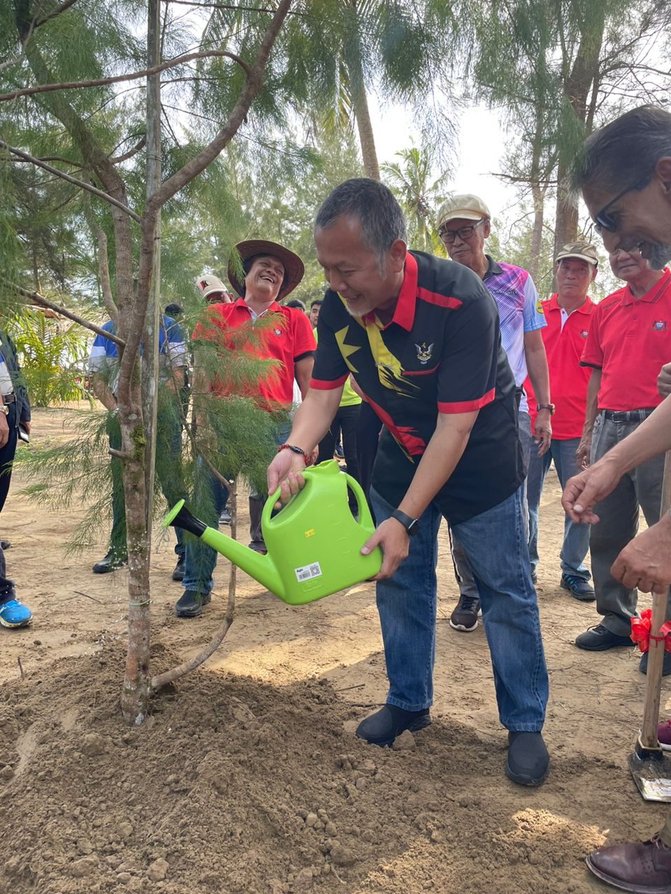 MPP laksana Program Pengindahan Pantai Trombol - UTUSAN SARAWAK