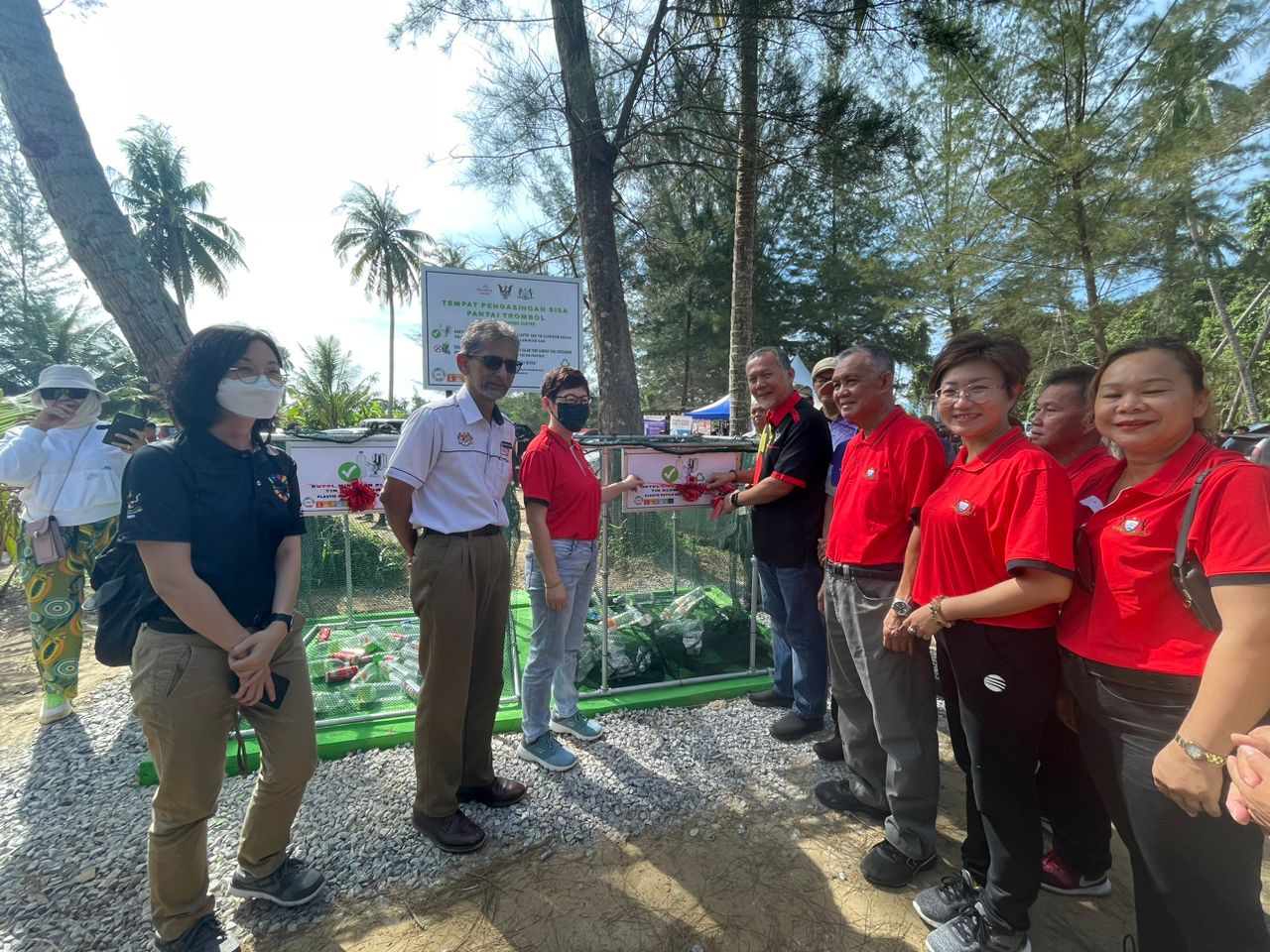 MPP laksana Program Pengindahan Pantai Trombol - UTUSAN SARAWAK