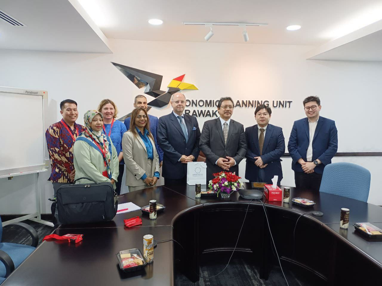 EIB, EU tinjau peluang pembangunan iklim di Sarawak - UTUSAN SARAWAK