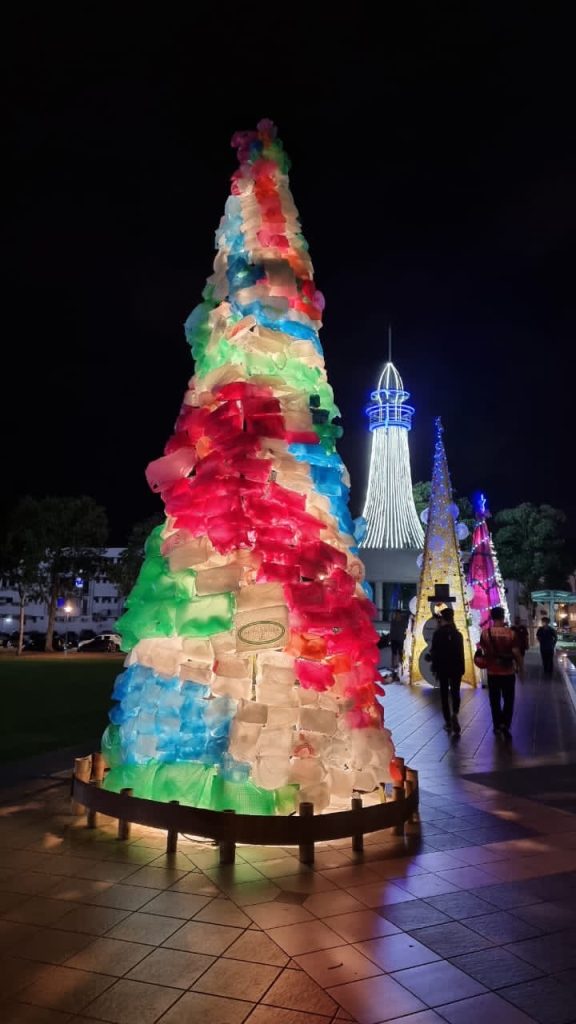 Hormat, jangan pertikai reka bentuk pokok Krismas - UTUSAN SARAWAK