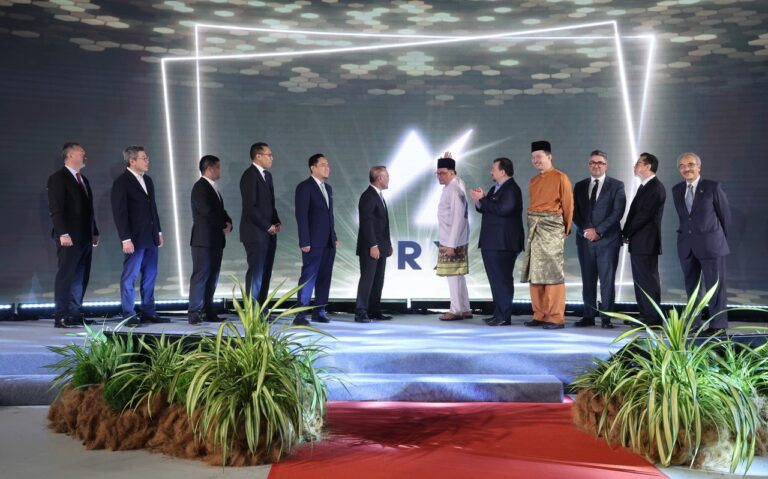 Kerajaan akan buat keputusan isu bekalan beras petang ini – PM Anwar ...