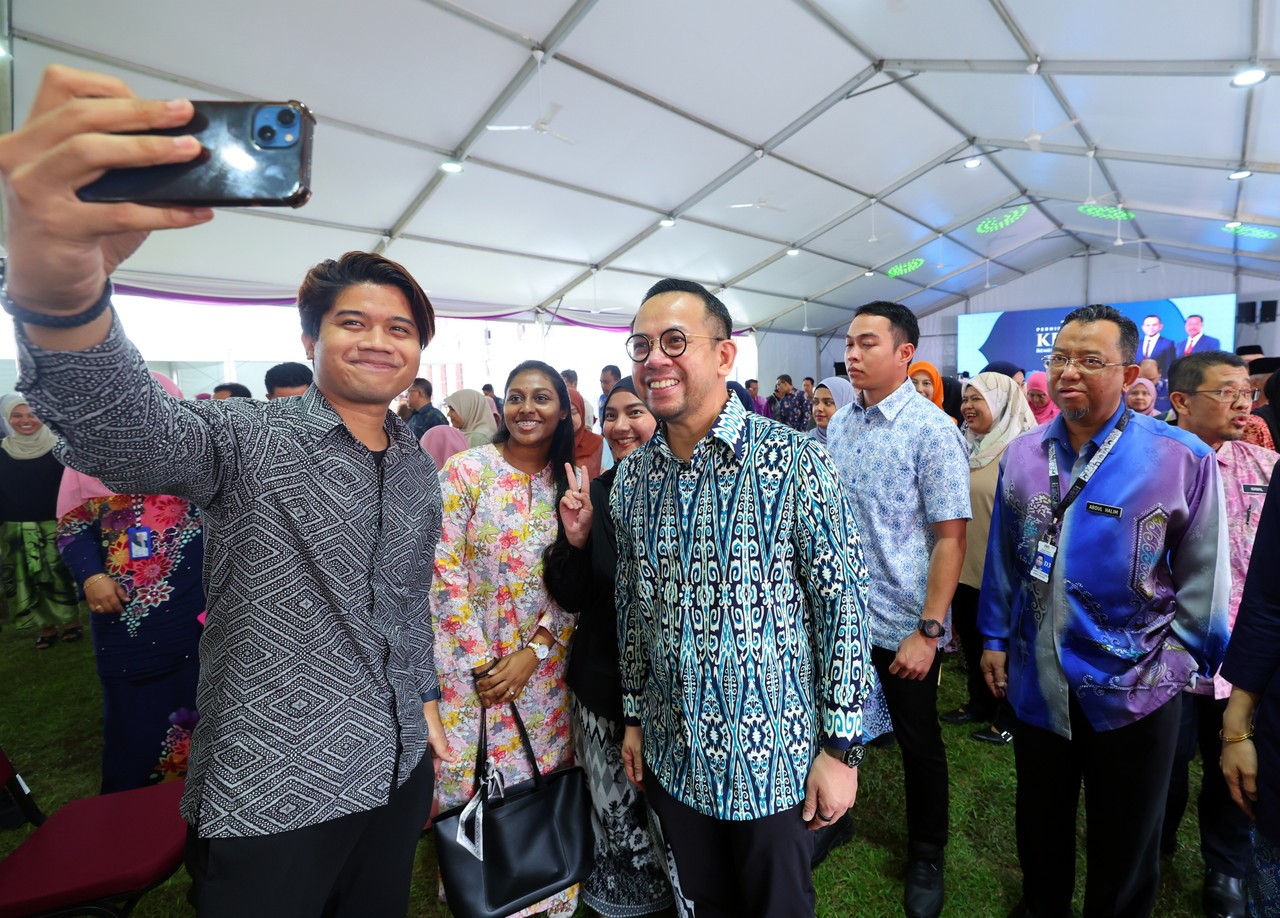 Jangan halang penjawat awam laksana tugas – Steven Sim - UTUSAN SARAWAK