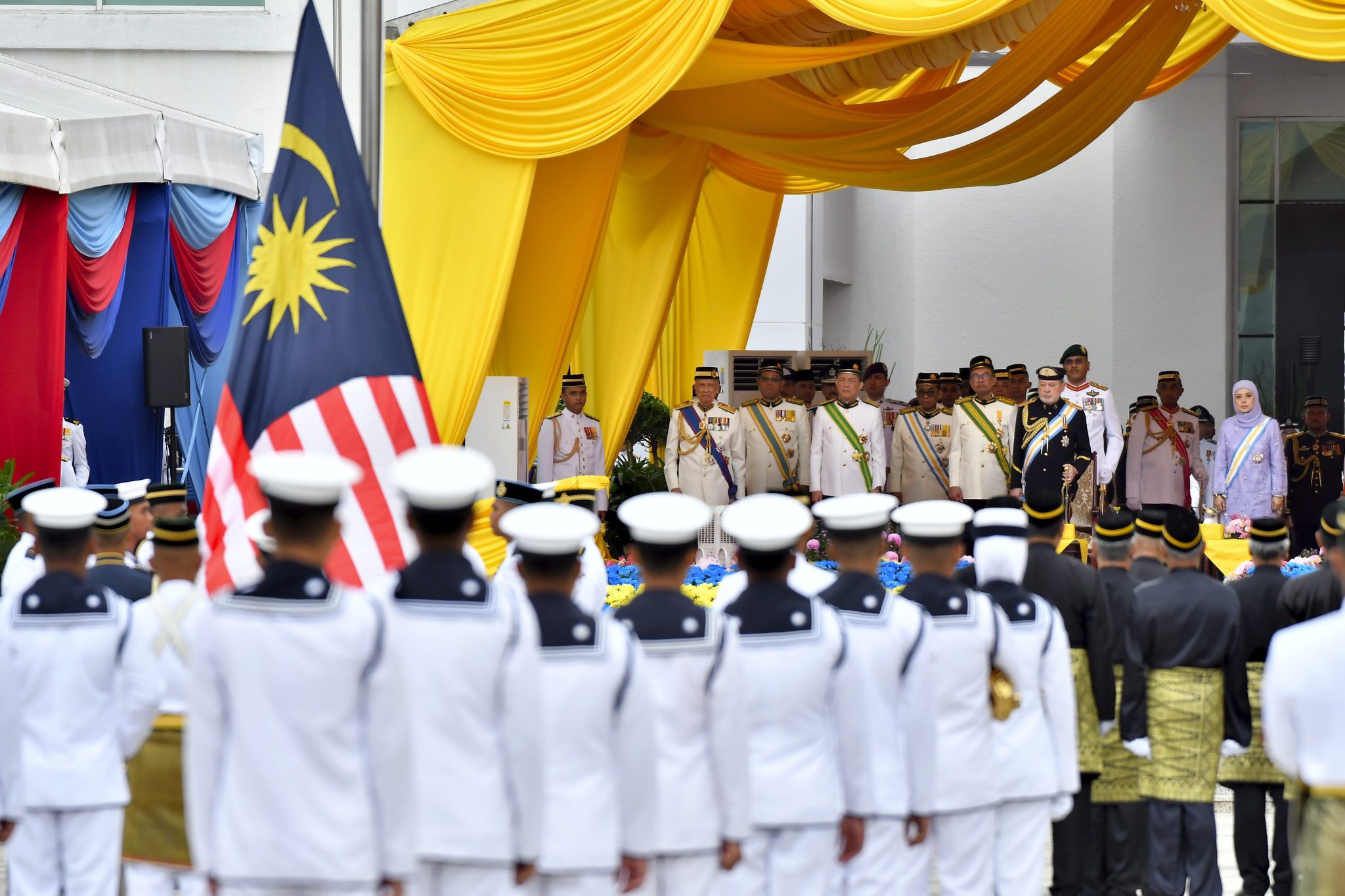 Agong, Permaisuri berangkat ke sambutan Hari Pahlawan 2024 - UTUSAN SARAWAK