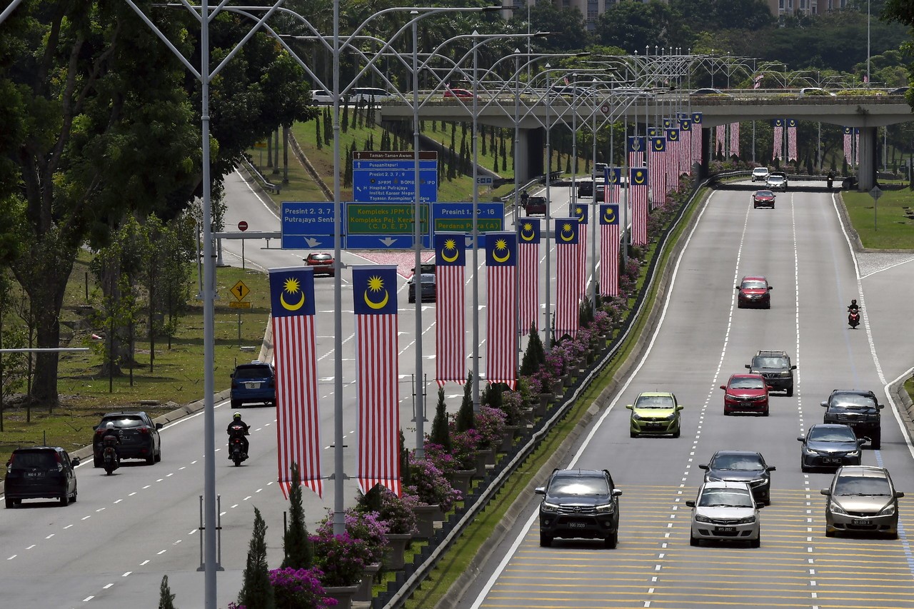 Kibarkan Jalur Gemilang, tanda cinta pada negara - UTUSAN SARAWAK