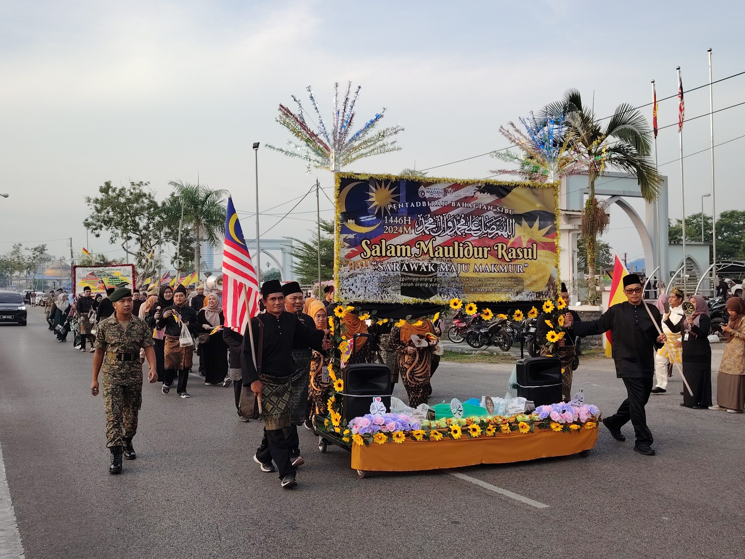 Lebih 4,000 peserta sertai perarakan Maulidur Rasul di Sibu - UTUSAN ...