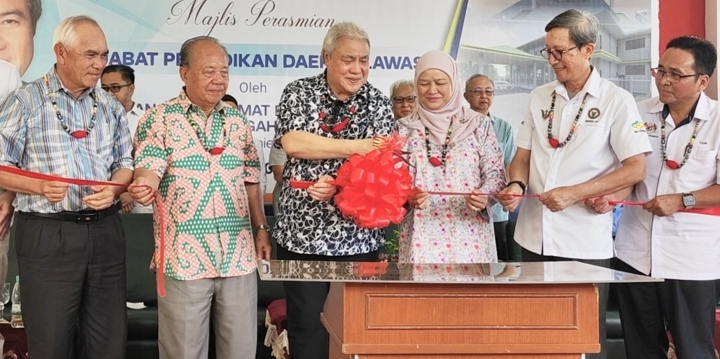 Sarawak utamakan pendidikan sebagai pelaburan jangka panjang - Awang Tengah - UTUSAN SARAWAK