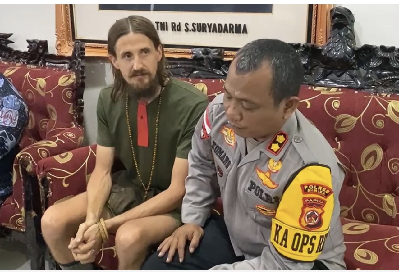 Pemberontak di Papua bebaskan juruterbang warga New Zealand - UTUSAN ...