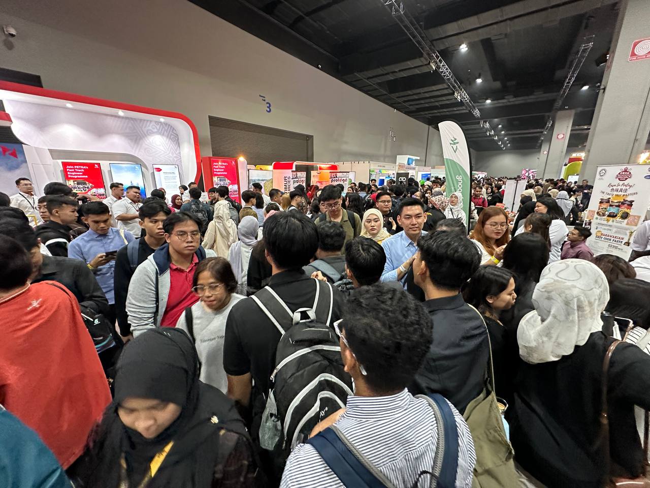 Ribuan anak Sarawak banjiri program Lan Berambeh - UTUSAN SARAWAK