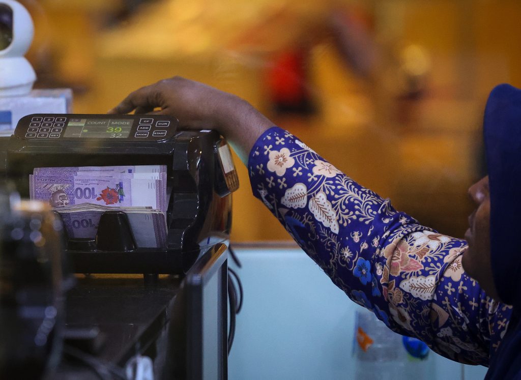 Ringgit dijangka diniagakan secara berhati-hati - UTUSAN SARAWAK