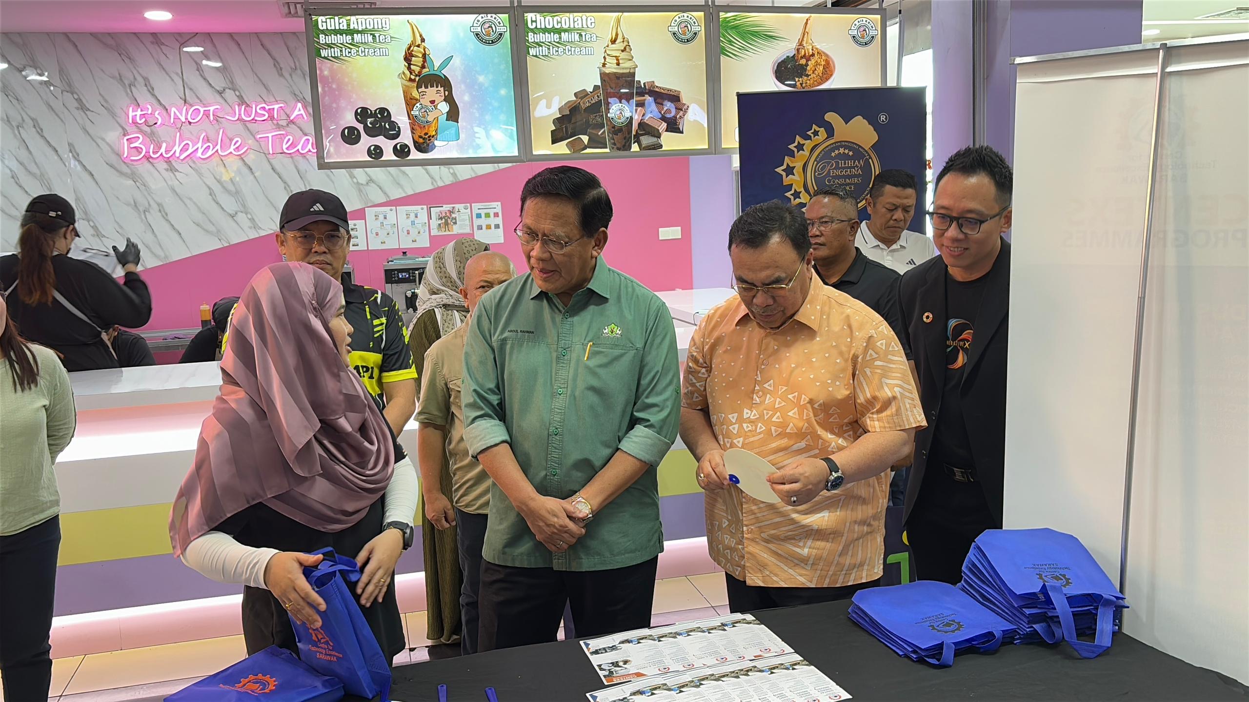 Karnival semai kesedaran jaga kesihatan, lestari alam sekitar - UTUSAN SARAWAK