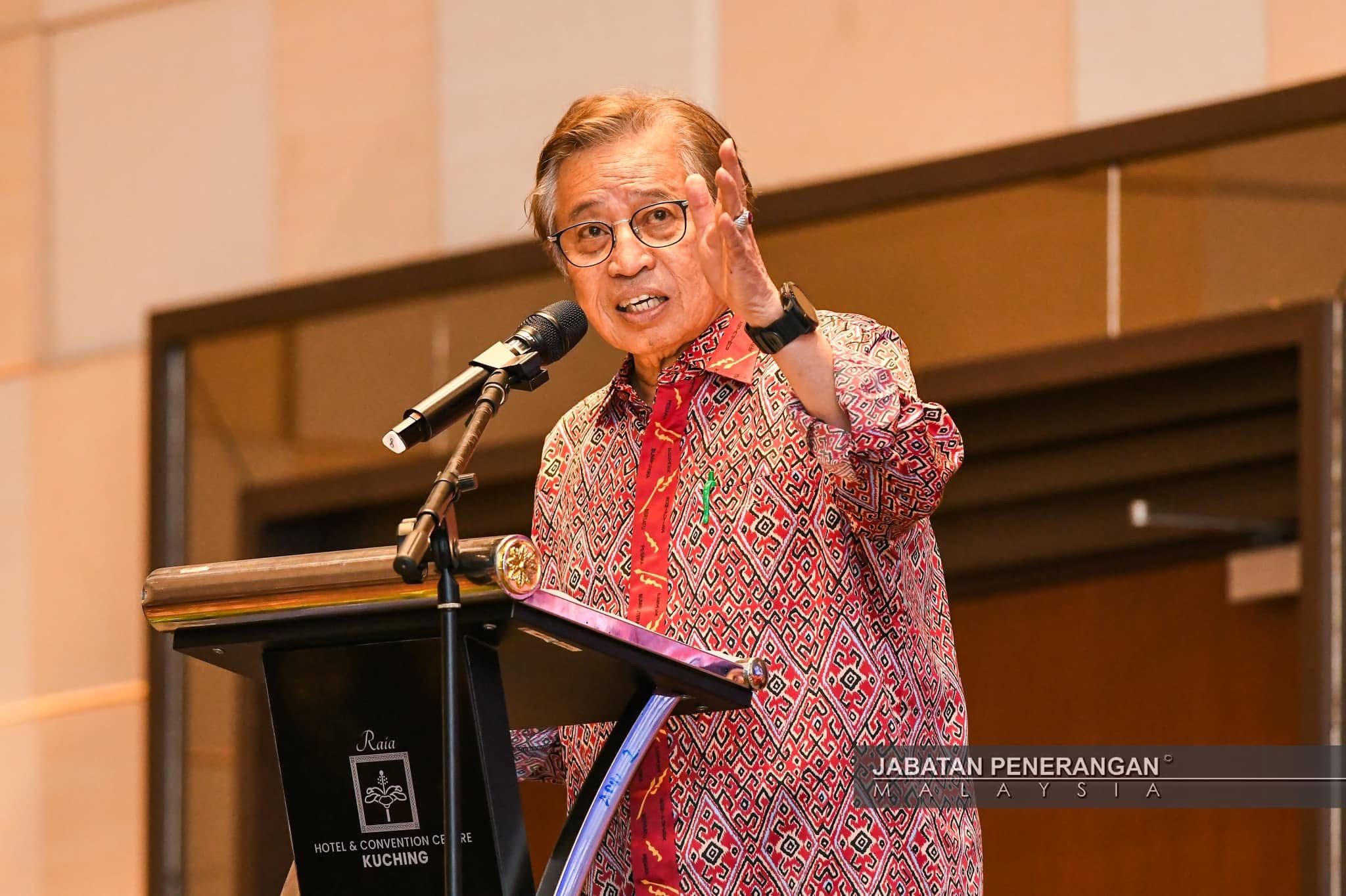 Litar Lumba Gedong bertaraf antarabangsa dibina - Abang Johari - UTUSAN ...