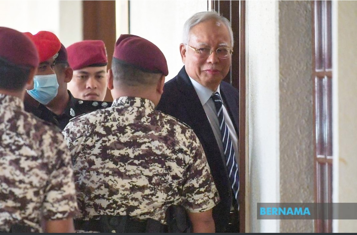 Pelayaran ke Selatan Perancis pada 2009 adalah percutian bersama ...