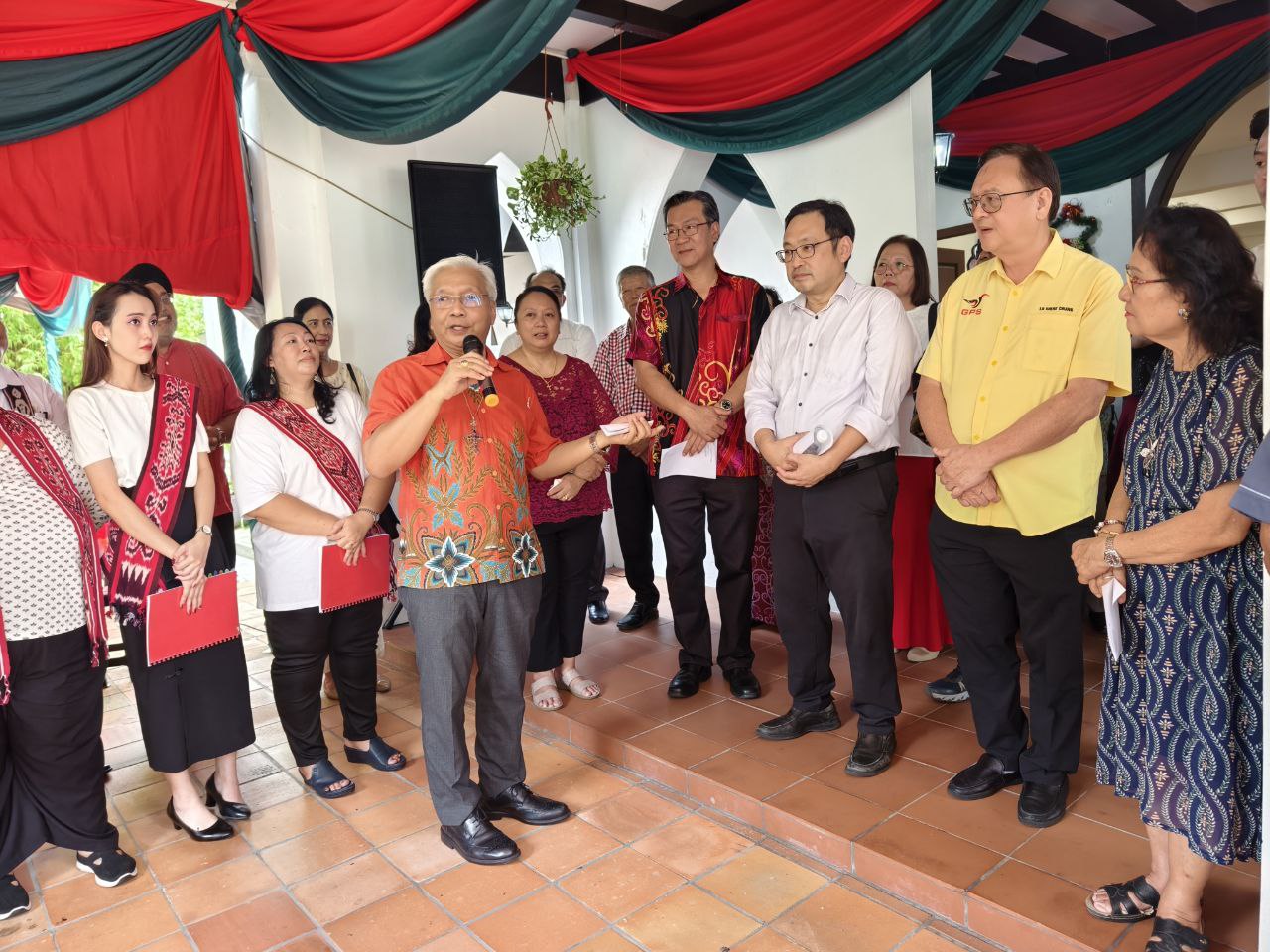 300 hadir di The Bishop House sempena Krismas - UTUSAN SARAWAK