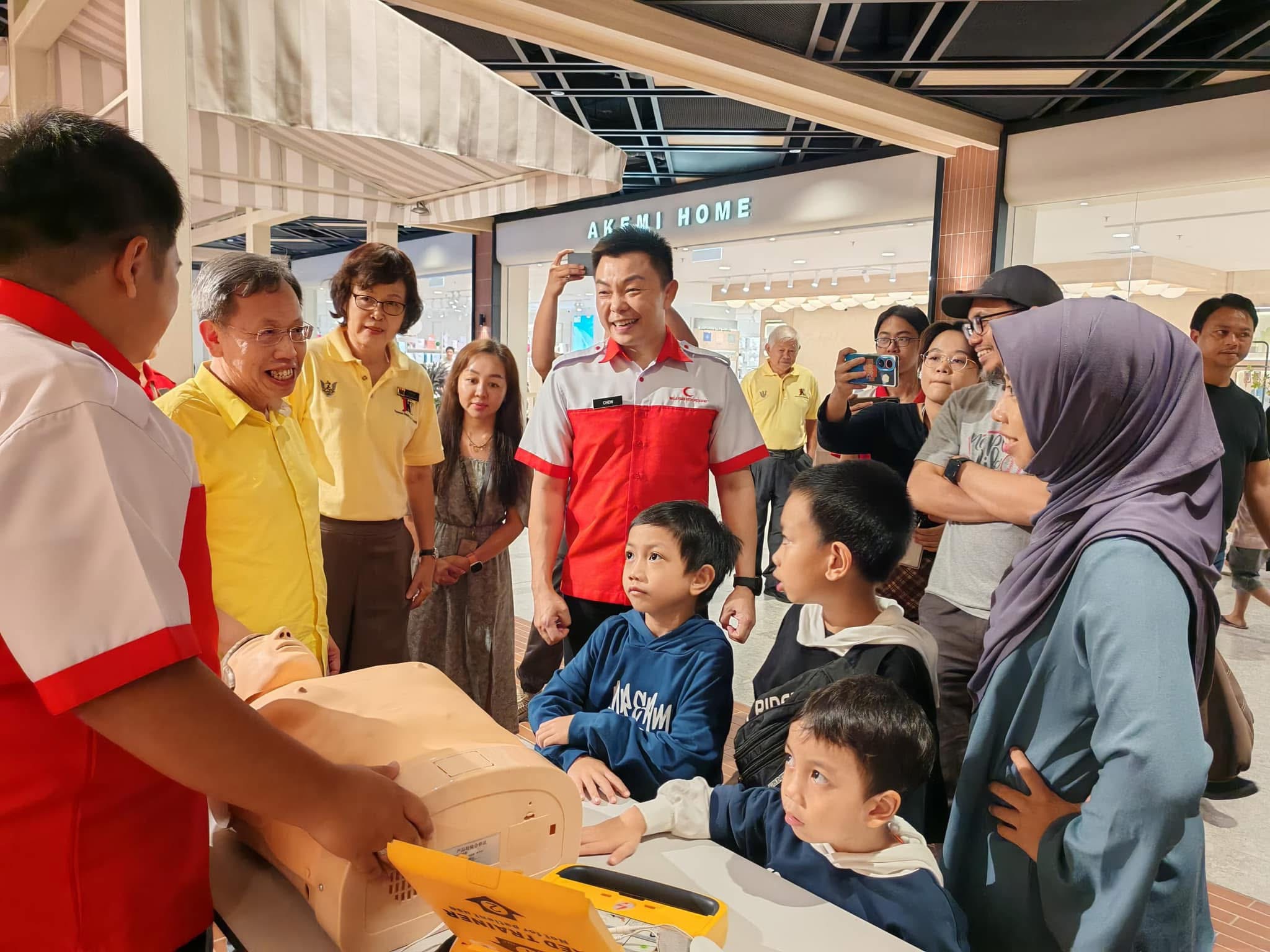 Sarawak mahu wajibkan pemasangan AED di tempat awam - UTUSAN SARAWAK