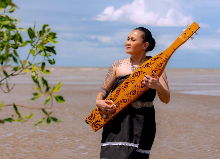 Munirih angkat muzik sape ke persada antarabangsa - UTUSAN SARAWAK