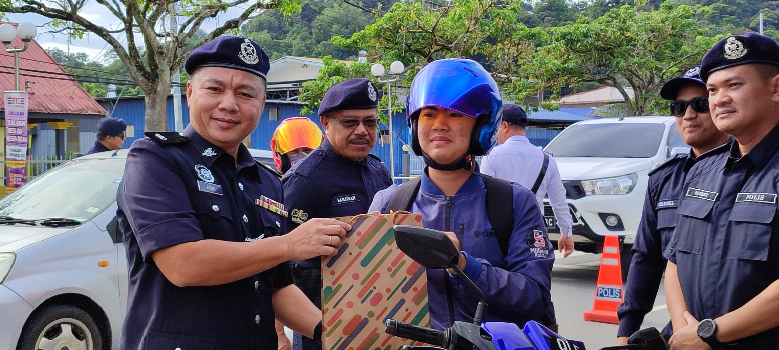 Polis Lawas lancar kempen keselamatan jalan raya - UTUSAN SARAWAK