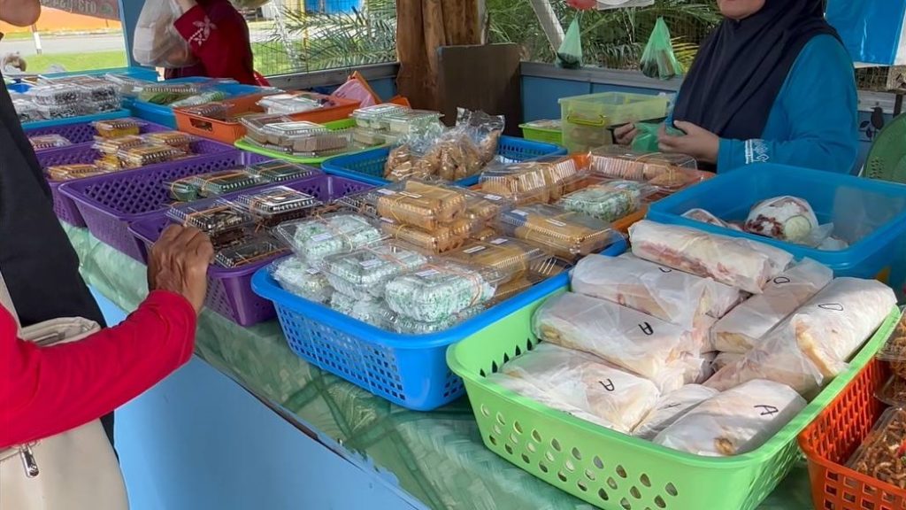 Deretan gerai tepi jalan 'hidupkan' suasana Ramadan - UTUSAN SARAWAK