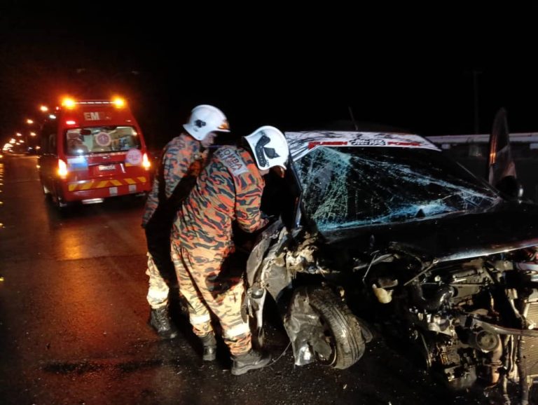Dua cedera, seorang tersepit dalam kemalangan kendiri - UTUSAN SARAWAK