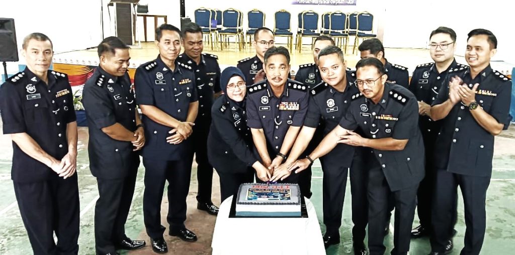 50 anggota IPD Miri terima penghargaan sempena sambutan peringatan Hari ...
