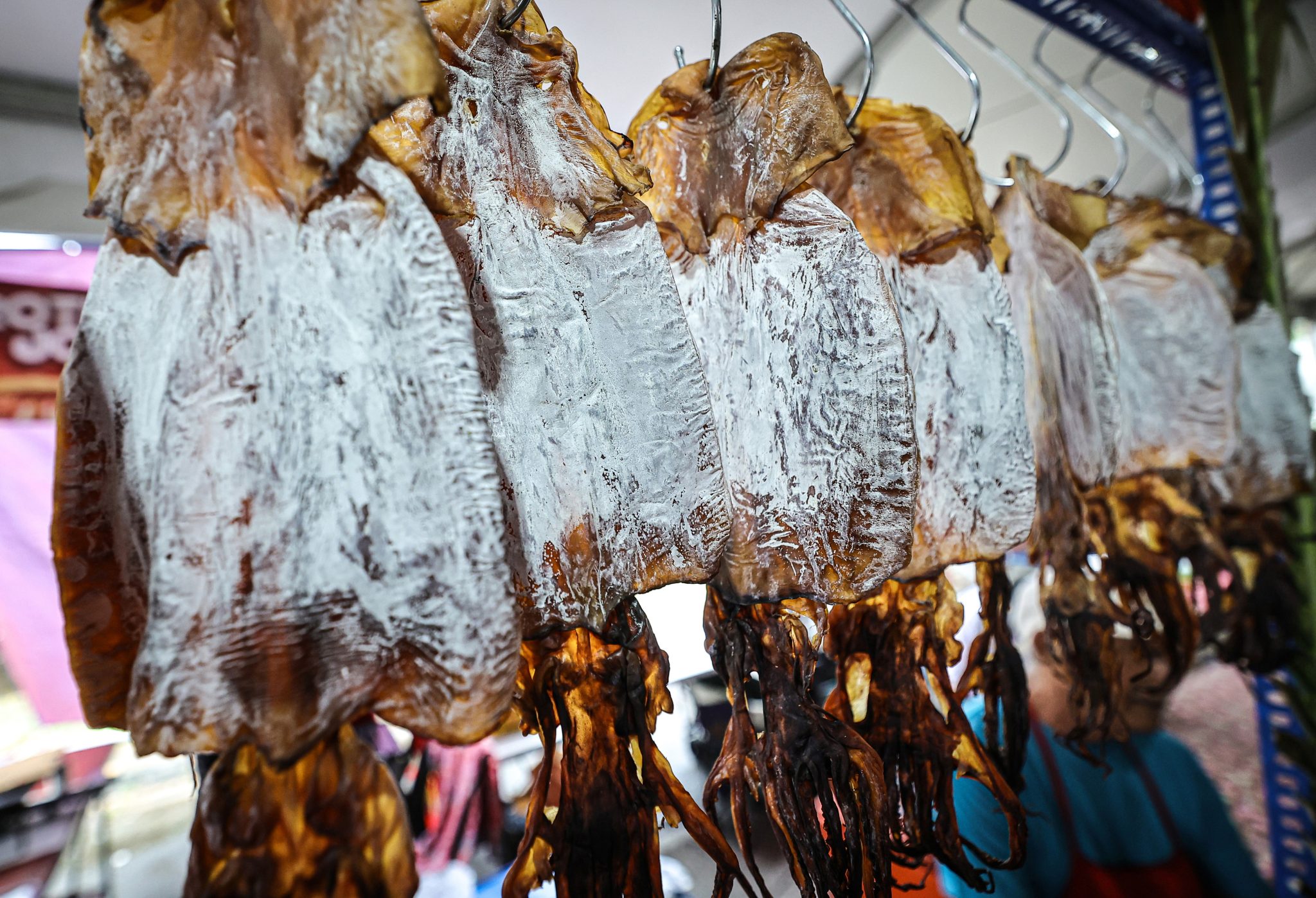 Salim kekalkan pembuatan sotong tutok tradisional - UTUSAN SARAWAK