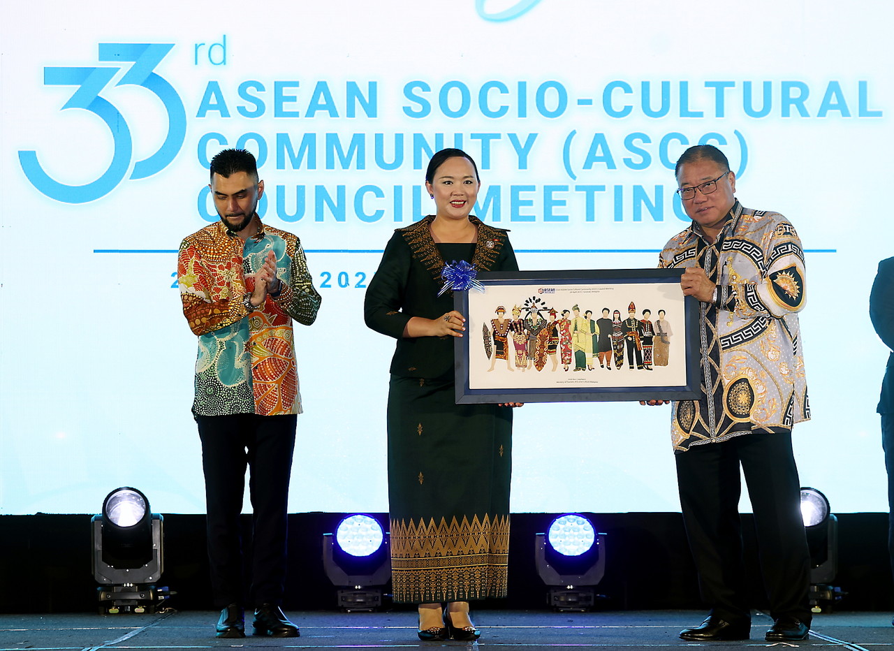 Sarawak model perpaduan dalam kepelbagaian bagi ASEAN – Tiong - UTUSAN ...