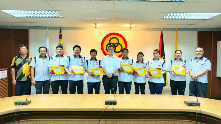 Tujuh JKKK di Sibu terima peruntukan khas - UTUSAN SARAWAK