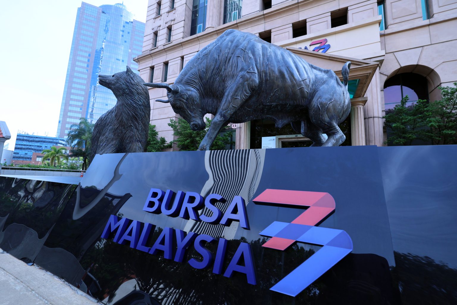 Bursa Malaysia dibuka tinggi dipacu prestasi Wall Street - UTUSAN SARAWAK