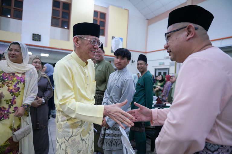 PM Anwar tegaskan sekali lagi Petros pengagregat gas tunggal - UTUSAN ...