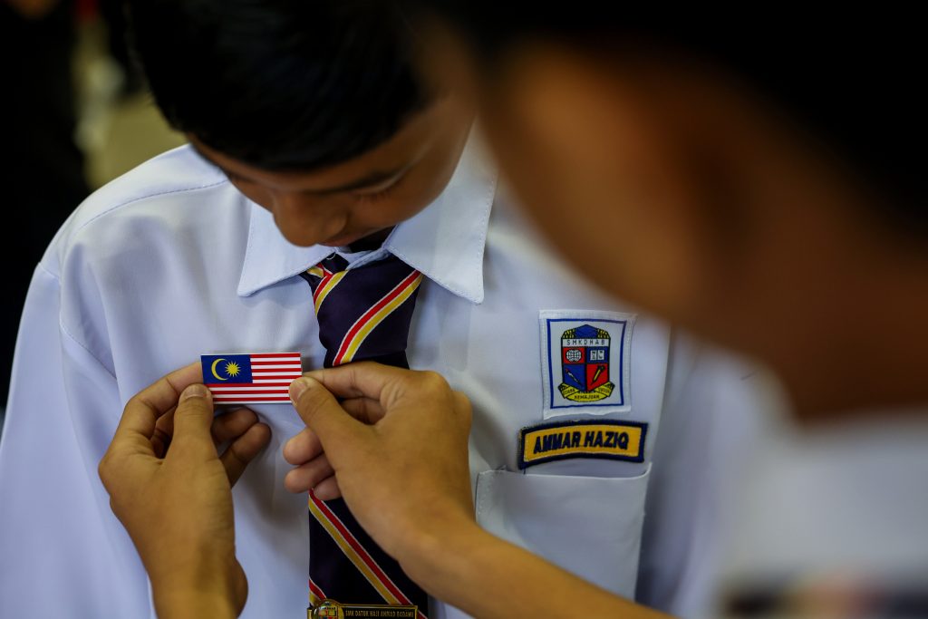 Institusi pendidikan bukan kelolaan KPM digalakkan sokong pemakaian lencana Jalur Gemilang ...