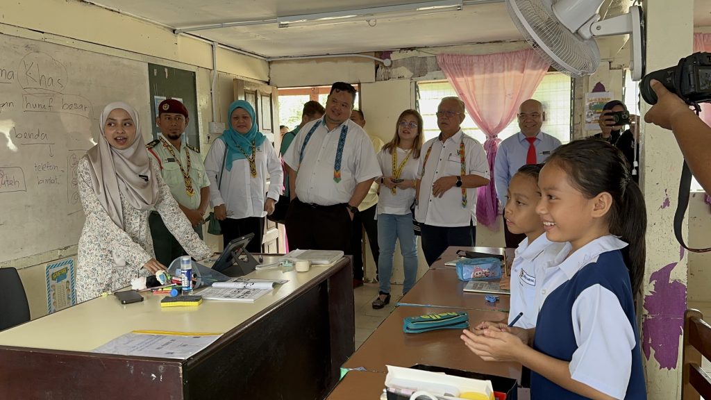 Pendidikan Berkualiti di pedalaman jadi keutamaan – John Sikie - UTUSAN ...