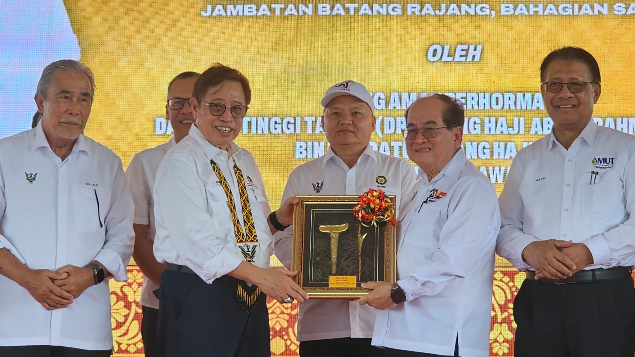 Jambatan Batang Rajang dinamakan sempena tokoh negarawan Sarawak, Tun ...