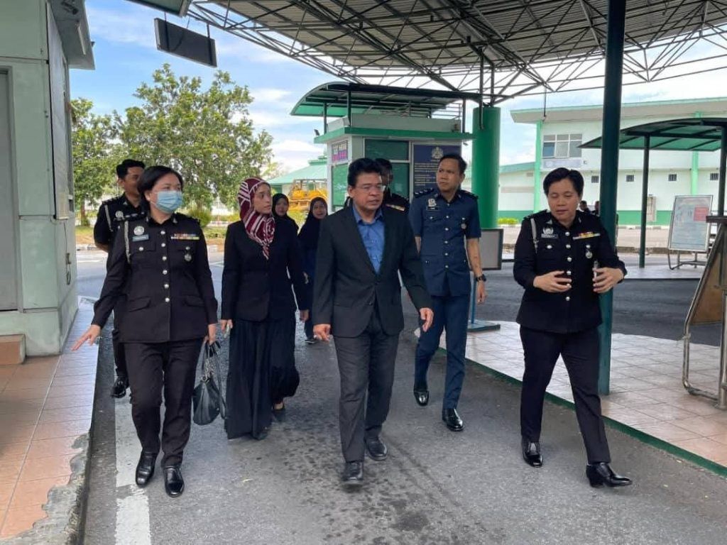 Pesuruhjaya Tinggi Malaysia ke Brunei lawat ICQS Sungai Tujoh - UTUSAN ...