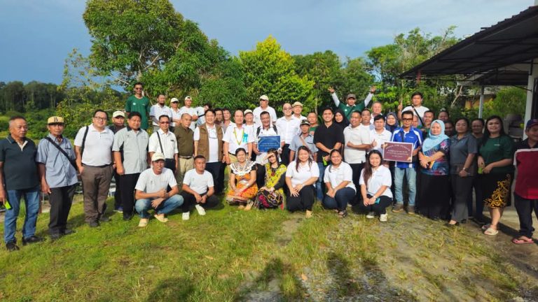 36 penternak terima bantuan ternakan di Marudi - UTUSAN SARAWAK