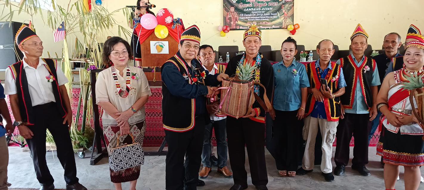 Tradisi ‘merun kasah’ tutup tirai Gawai 2025 di Biya Assum - UTUSAN SARAWAK