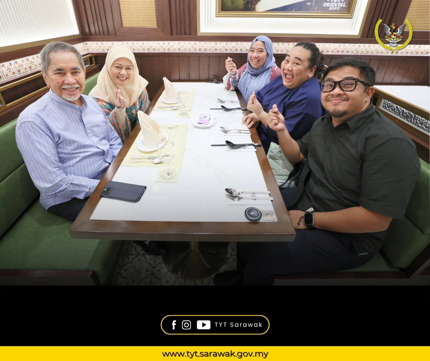 Tun Wan Junaidi dan isteri luang masa bersama keluarga sempena Hari Bapa - UTUSAN SARAWAK