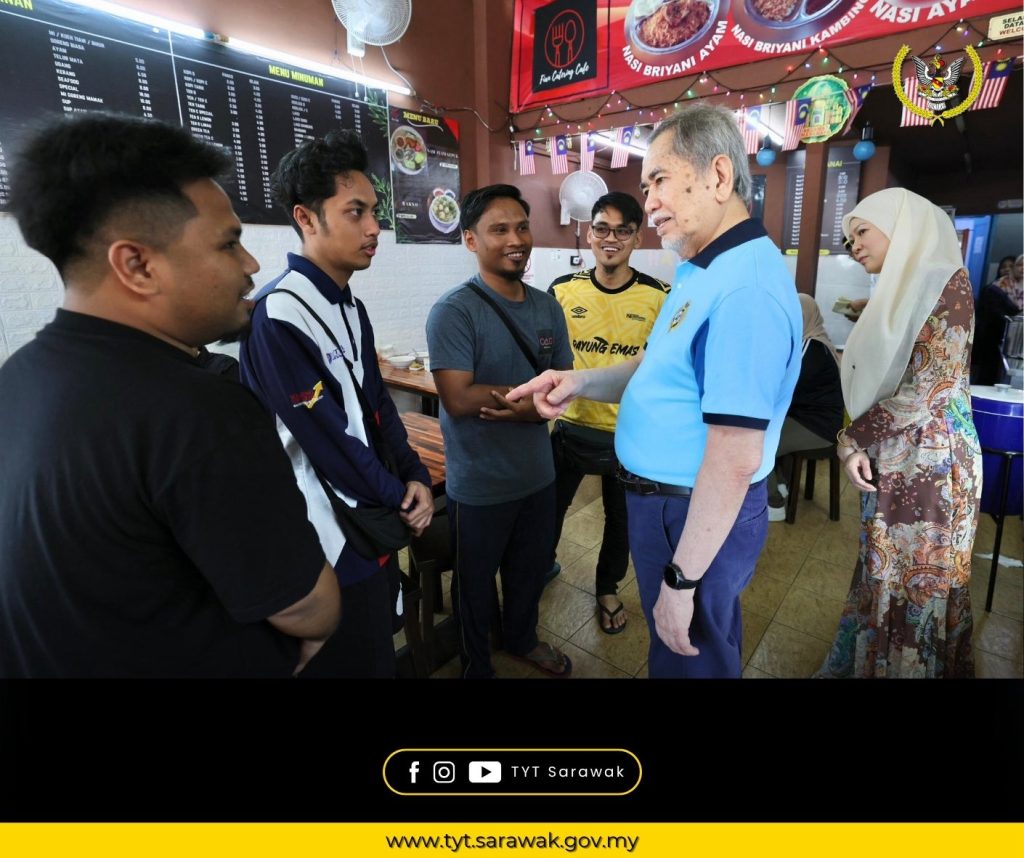 Tun Wan Junaidi dan isteri luangkan masa bersarapan pagi bersama ...