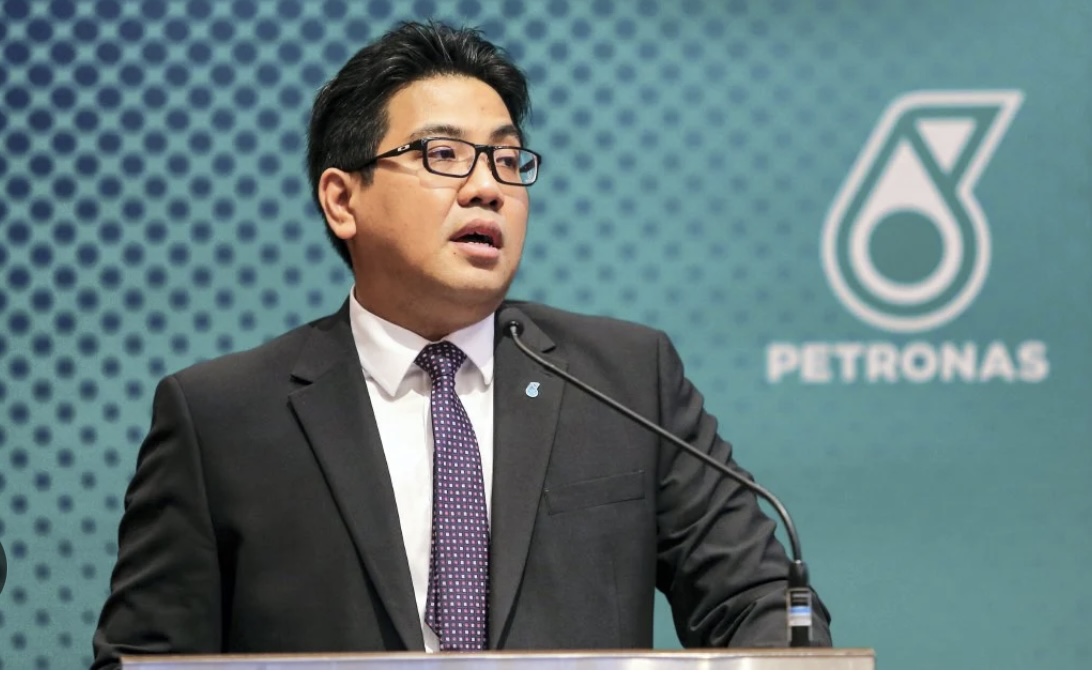 Petronas akan mengurangkan lebih 5,000 pekerja, keuntungan terus ...