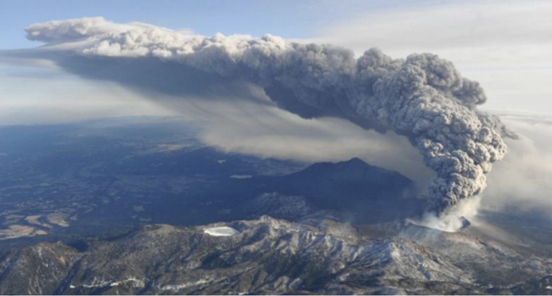 Gunung berapi Shinmoedake di Jepun meletus - UTUSAN SARAWAK