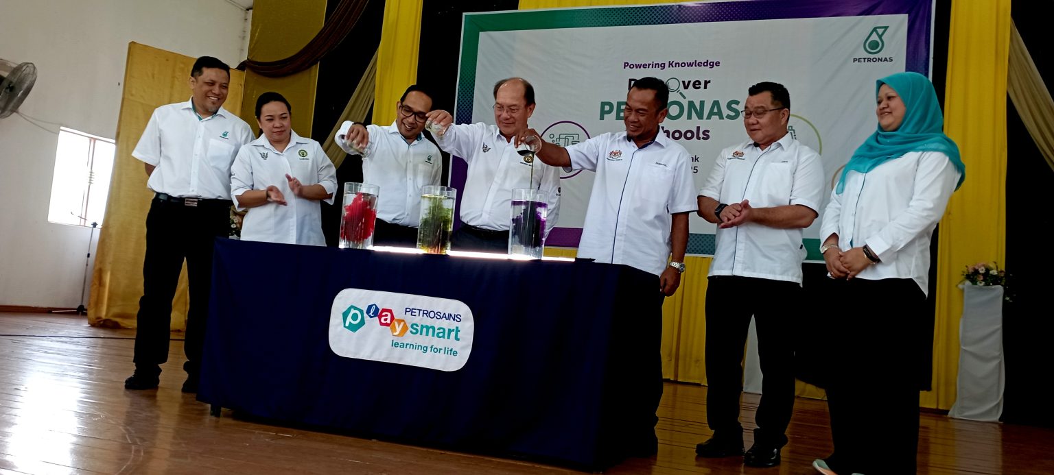 Petronas perkasa ilmu, tarik minat pelajar terokai STEM - UTUSAN SARAWAK