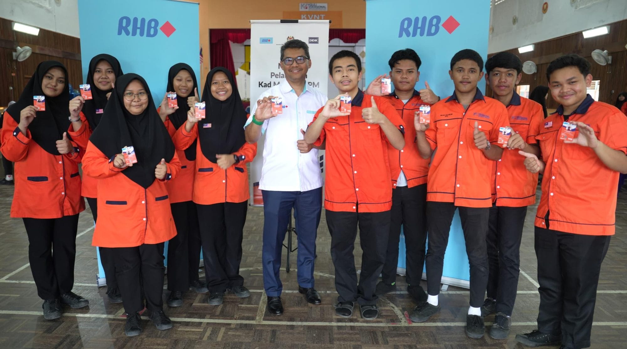 RHB, KPM lancar kad pintar pelbagai guna untuk pelajar TVET - UTUSAN SARAWAK