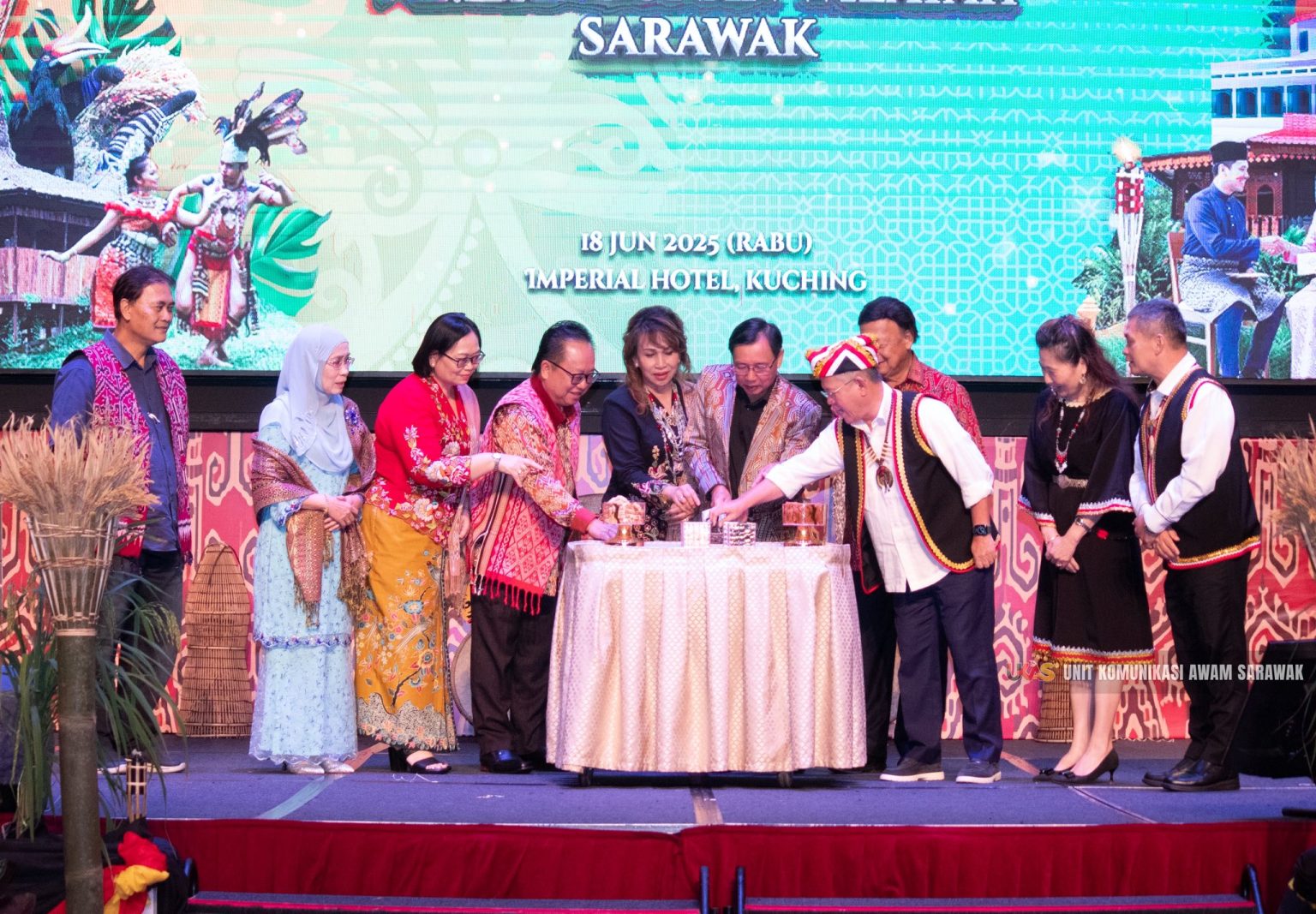Petani Sarawak disaran angkat sektor agro sebagai perniagaan - UTUSAN ...