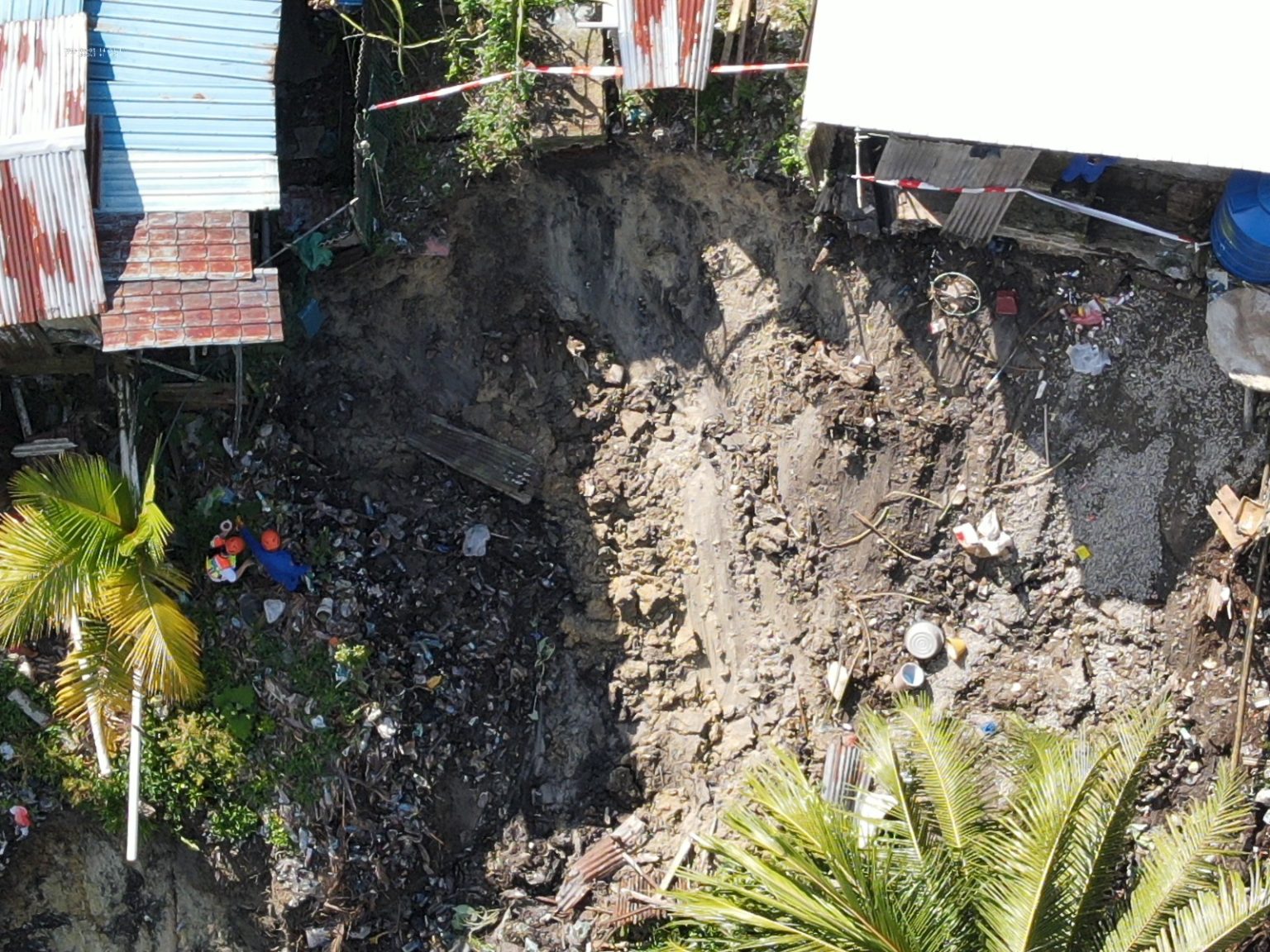 Empat bilik terjejas akibat runtuhan tanah di Rumah Panjang Jelukong ...