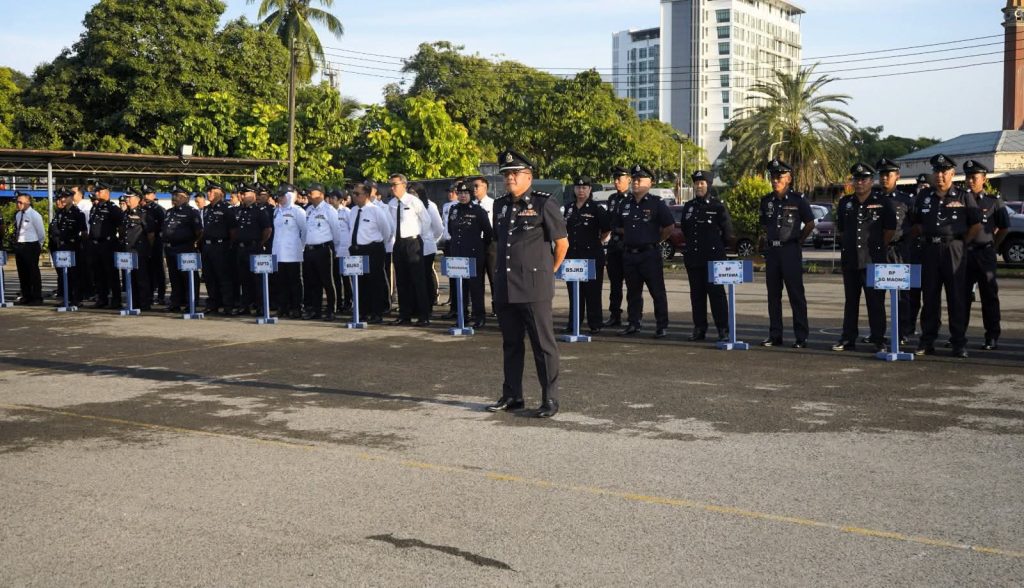 ACP Alexson Naga Chabu calls for commitment in monthly parade - UTUSAN ...