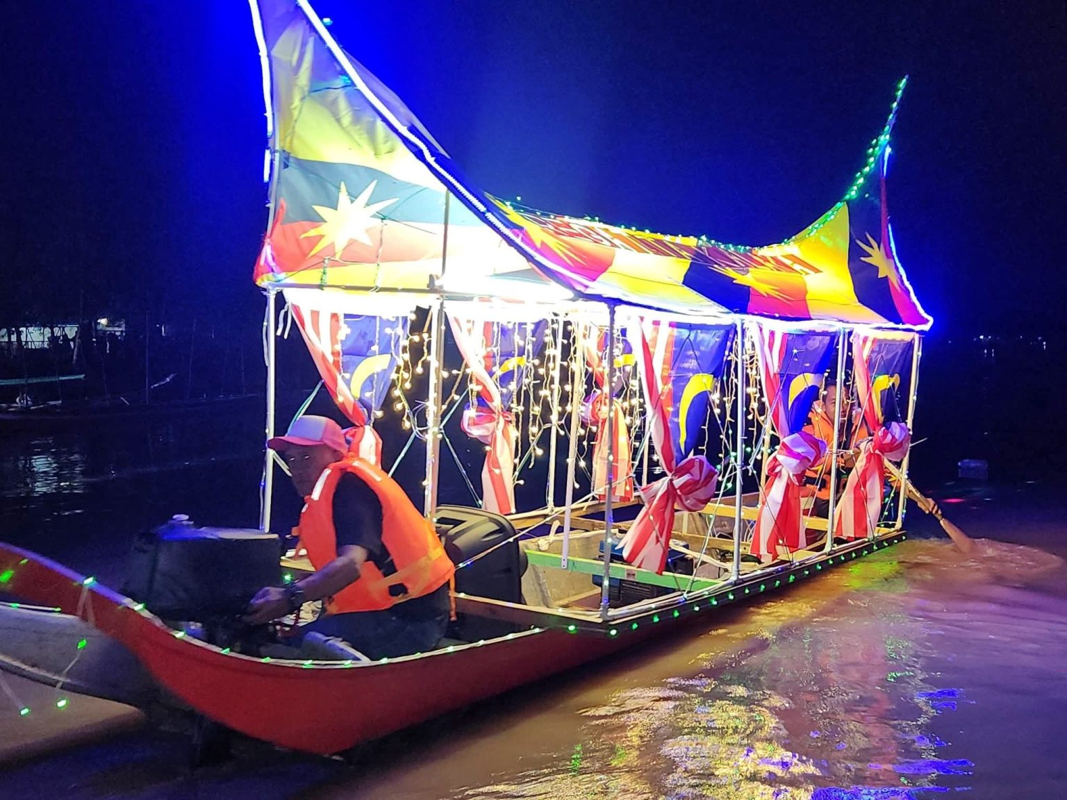 Perahu berhias curi tumpuan pengunjung di Regata Kalaka 2025 - UTUSAN ...