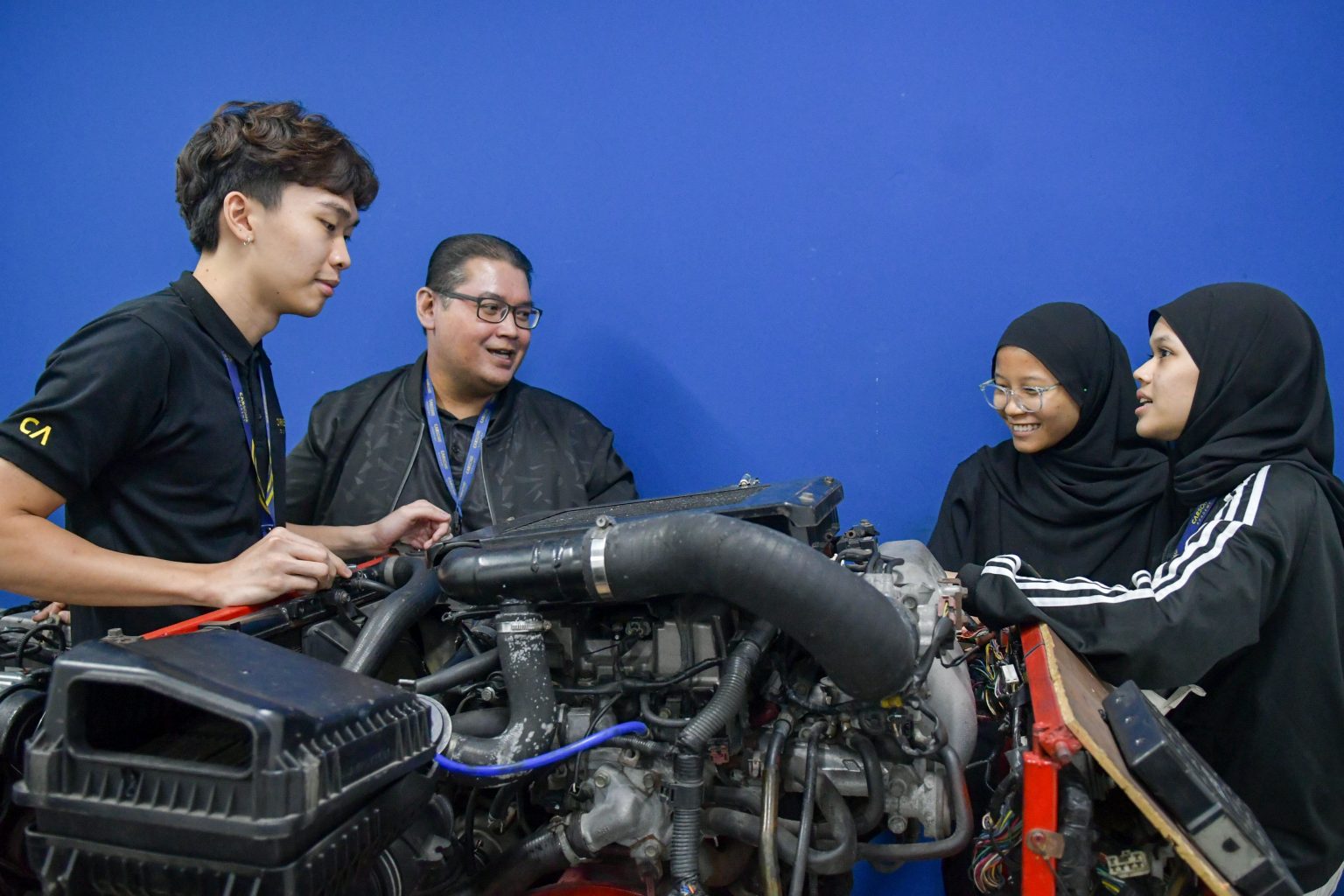 Latihan TVET automotif buka peluang kerjaya, ubah nasib B40 - UTUSAN SARAWAK