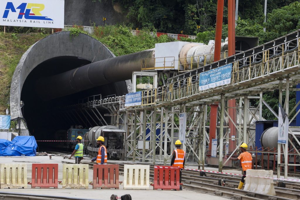 Terowong Genting 16.39km berjaya ditembusi - UTUSAN SARAWAK