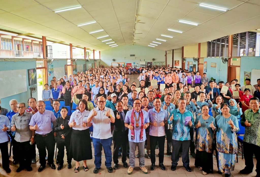 Pendidikan proses bentuk jati diri, masa depan - UTUSAN SARAWAK