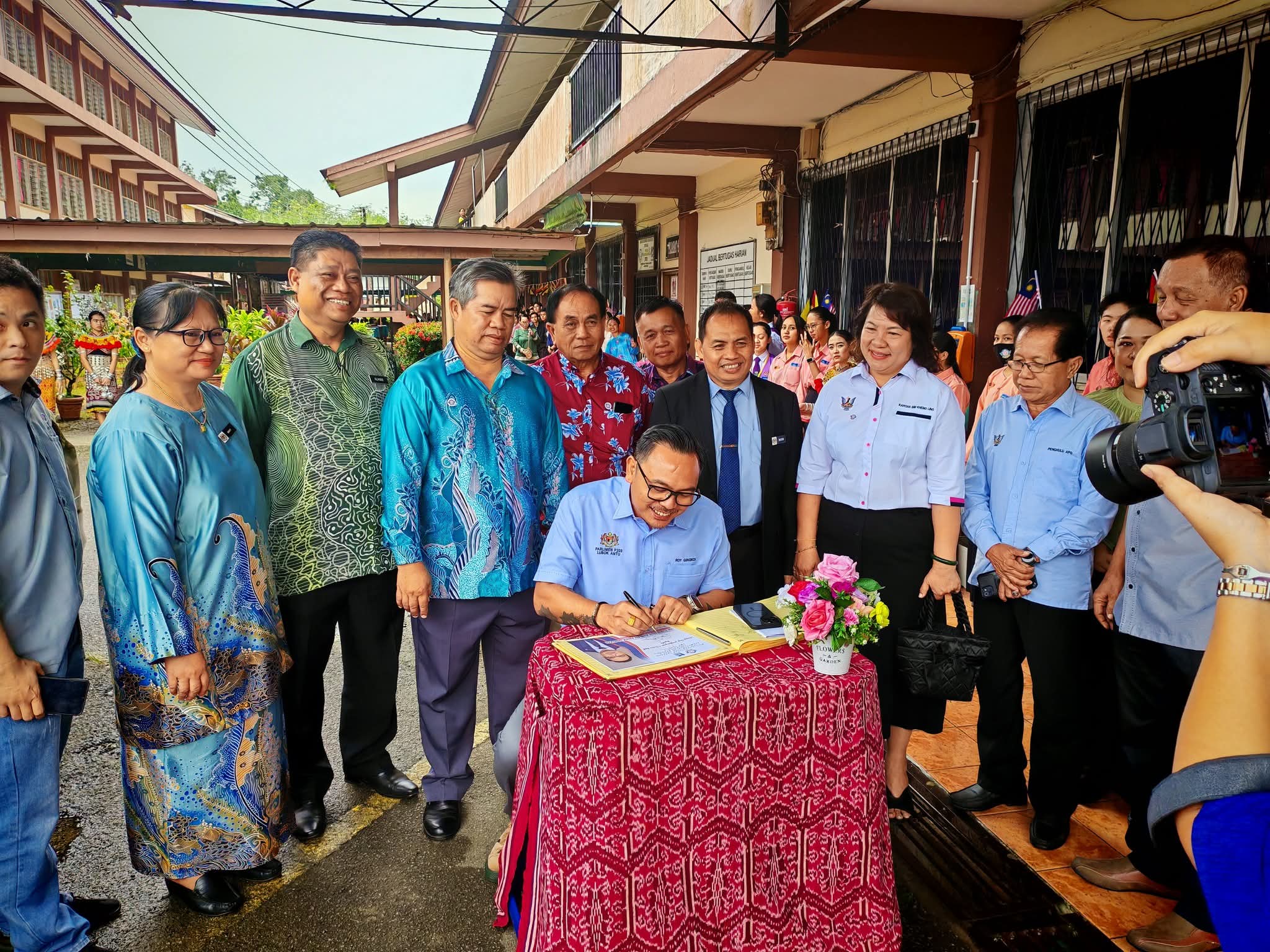 Pendidikan proses bentuk jati diri, masa depan - UTUSAN SARAWAK